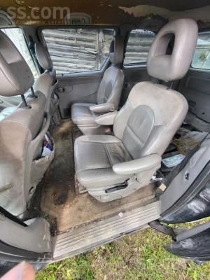 Zils Chrysler Voyager 2002 Ludza, ar dzinēja tilpumu 2.50 L un nobraukumu 0 tūkst. km par 990 €, foto 11 vietnē AUTOMOTO.COM.LV