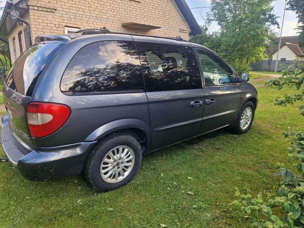 Zils Chrysler Voyager 2002 Plungė, ar dzinēja tilpumu 2.50 L un nobraukumu 334 tūkst. km par 1150 €, foto 2 vietnē AUTOMOTO.COM.LV