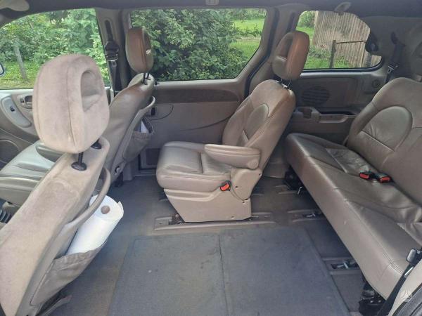 Zils Chrysler Voyager 2002 Plungė, ar dzinēja tilpumu 2.50 L un nobraukumu 334 tūkst. km par 1150 €, foto 5 vietnē AUTOMOTO.COM.LV
