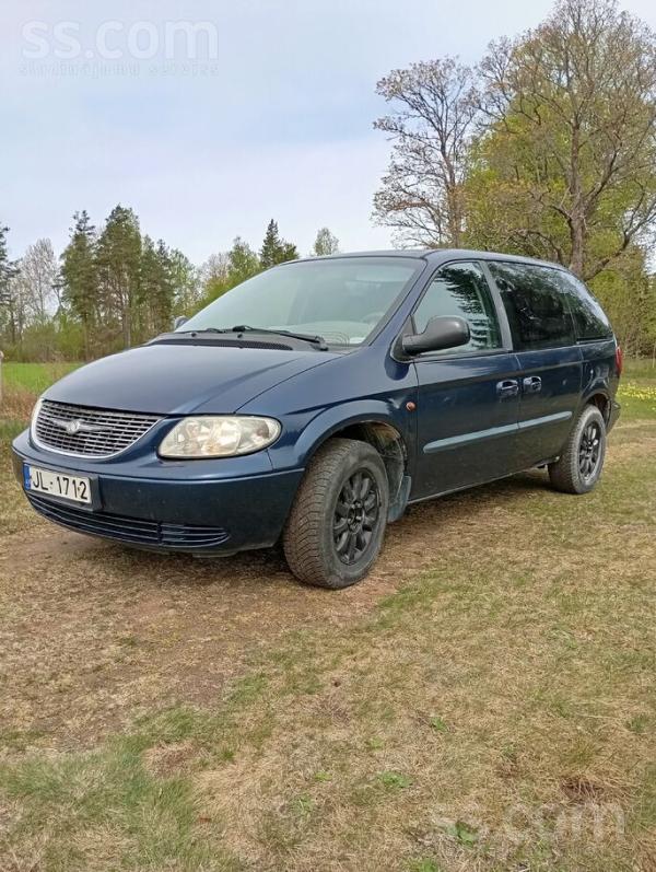 Blue Chrysler Voyager 2002 in Cesis, with an engine capacity of 2.40 L and mileage of 400 thousand km for 1750 €, photo 1 on AUTOMOTO.COM.LV