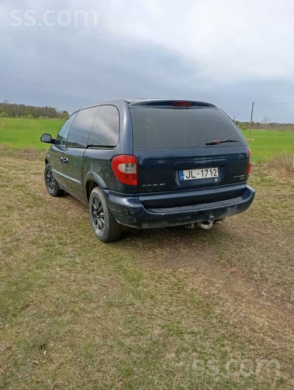 Blue Chrysler Voyager 2002 in Cesis, with an engine capacity of 2.40 L and mileage of 400 thousand km for 1750 €, photo 6 on AUTOMOTO.COM.LV