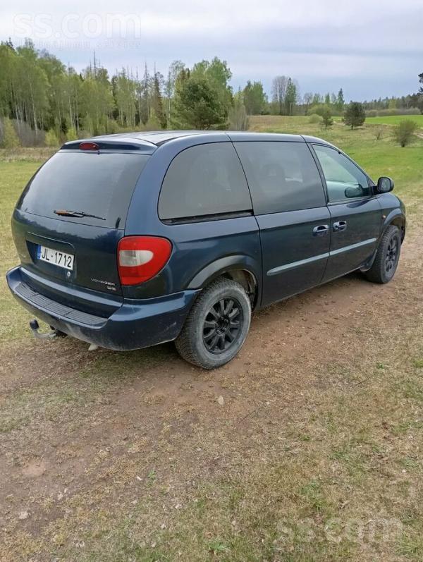 Blue Chrysler Voyager 2002 in Cesis, with an engine capacity of 2.40 L and mileage of 400 thousand km for 1750 €, photo 7 on AUTOMOTO.COM.LV