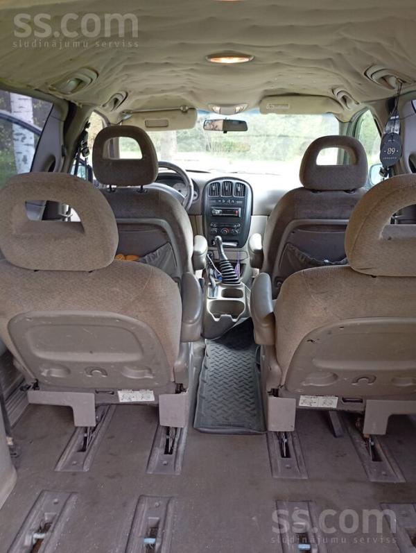 Blue Chrysler Voyager 2002 in Cesis, with an engine capacity of 2.40 L and mileage of 400 thousand km for 1750 €, photo 11 on AUTOMOTO.COM.LV