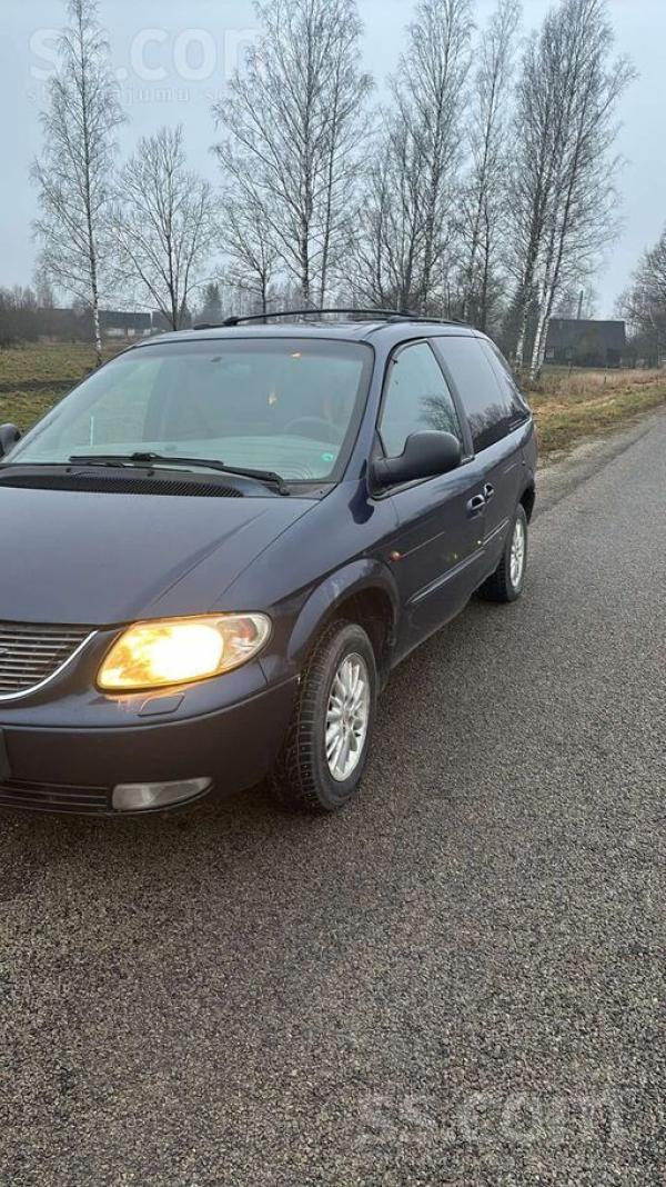 Blue Chrysler Voyager 2003 in Balvi, with an engine capacity of 2.50 L and mileage of 328 thousand km for 1050 €, photo 2 on AUTOMOTO.COM.LV