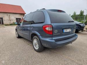 Blue Chrysler Voyager 2003 in Vilnius, with an engine capacity of 2.50 L and mileage of 294 thousand km for 950 €, photo 3 on AUTOMOTO.COM.LV