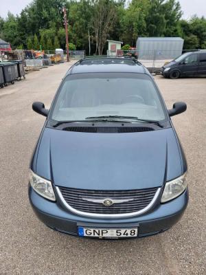 Blue Chrysler Voyager 2003 in Vilnius, with an engine capacity of 2.50 L and mileage of 294 thousand km for 950 €, photo 6 on AUTOMOTO.COM.LV