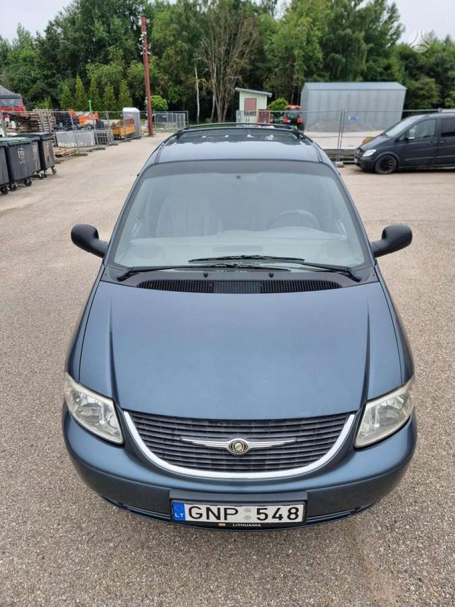 Blue Chrysler Voyager 2003 in Vilnius, with an engine capacity of 2.50 L and mileage of 294 thousand km for 950 €, photo 6 on AUTOMOTO.COM.LV