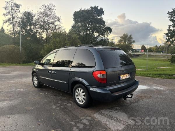 Blue Chrysler Voyager 2003 in Riga, with an engine capacity of 2.50 L and mileage of 420 thousand km for 500 €, photo 1 on AUTOMOTO.COM.LV
