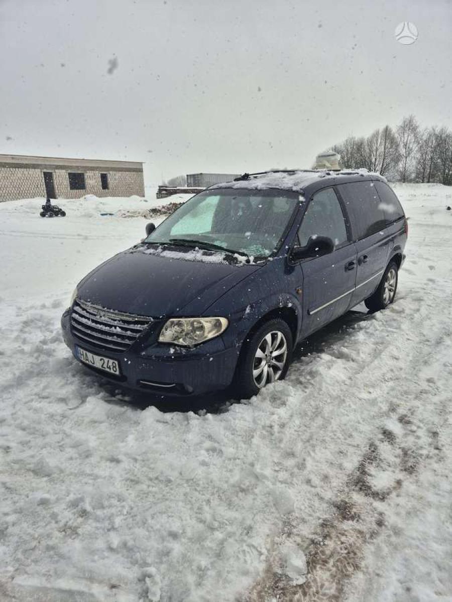 Blue Chrysler Voyager 2004 in Kaunas, with an engine capacity of 2.78 L and mileage of 328 thousand km for 1500 €, photo 1 on AUTOMOTO.COM.LV