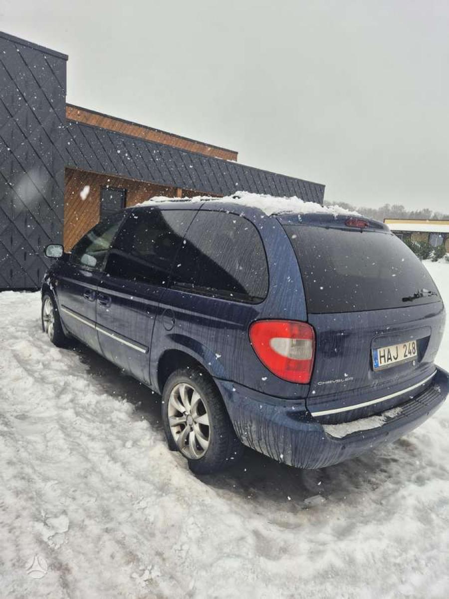 Blue Chrysler Voyager 2004 in Kaunas, with an engine capacity of 2.78 L and mileage of 328 thousand km for 1500 €, photo 3 on AUTOMOTO.COM.LV