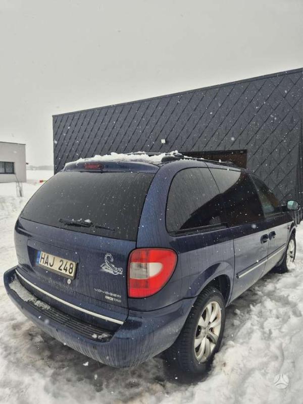 Blue Chrysler Voyager 2004 in Kaunas, with an engine capacity of 2.78 L and mileage of 328 thousand km for 1500 €, photo 4 on AUTOMOTO.COM.LV
