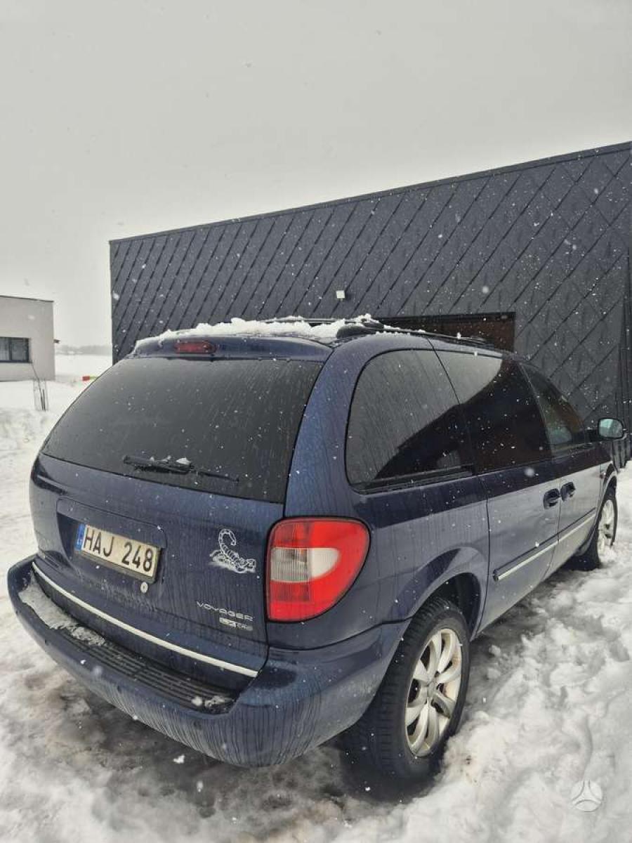 Blue Chrysler Voyager 2004 in Kaunas, with an engine capacity of 2.78 L and mileage of 328 thousand km for 1500 €, photo 4 on AUTOMOTO.COM.LV