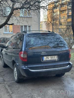 Blue Chrysler Voyager 2005 in Daugavpils, with an engine capacity of 2.50 L and mileage of 374 thousand km for 1700 €, photo 2 on AUTOMOTO.COM.LV