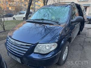 Blue Chrysler Voyager 2005 in Daugavpils, with an engine capacity of 2.50 L and mileage of 374 thousand km for 1700 €, photo 8 on AUTOMOTO.COM.LV