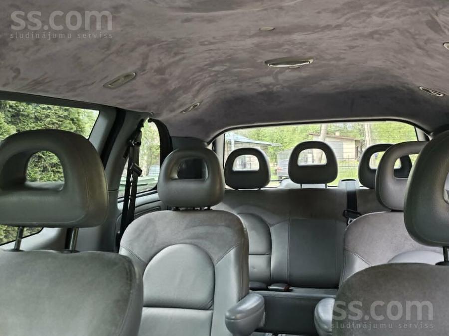 Zils Chrysler Voyager 2005 Ogre, ar dzinēja tilpumu 3.30 L un nobraukumu 285 tūkst. km par 2500 €, foto 11 vietnē AUTOMOTO.COM.LV