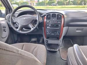 Zils Chrysler Voyager 2005 Kauņa, ar dzinēja tilpumu 3.30 L un nobraukumu 400 tūkst. km par 1500 €, foto 7 vietnē AUTOMOTO.COM.LV