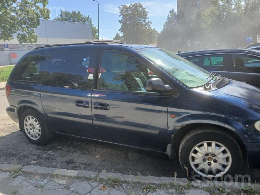 Blue Chrysler Voyager 2005 in Riga, with an engine capacity of 2.80 L and mileage of 298 thousand km for 1369 €, photo 1 on AUTOMOTO.COM.LV