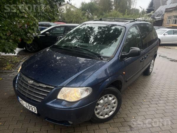 Blue Chrysler Voyager 2005 in Riga, with an engine capacity of 2.80 L and mileage of 298 thousand km for 1600 €, photo 3 on AUTOMOTO.COM.LV