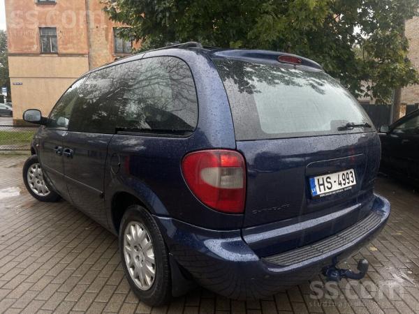 Blue Chrysler Voyager 2005 in Riga, with an engine capacity of 2.80 L and mileage of 298 thousand km for 1600 €, photo 5 on AUTOMOTO.COM.LV