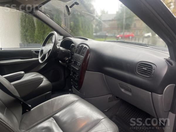 Blue Chrysler Voyager 2005 in Riga, with an engine capacity of 2.80 L and mileage of 298 thousand km for 1600 €, photo 7 on AUTOMOTO.COM.LV