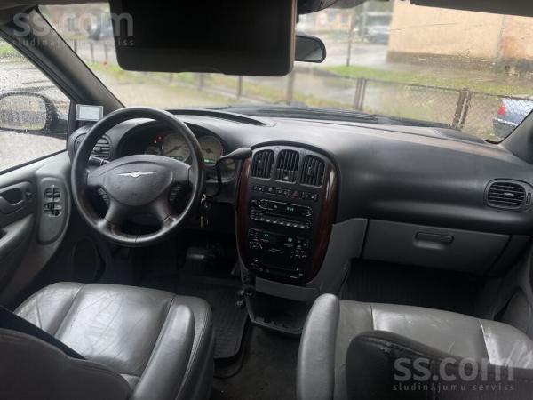 Blue Chrysler Voyager 2005 in Riga, with an engine capacity of 2.80 L and mileage of 298 thousand km for 1600 €, photo 8 on AUTOMOTO.COM.LV