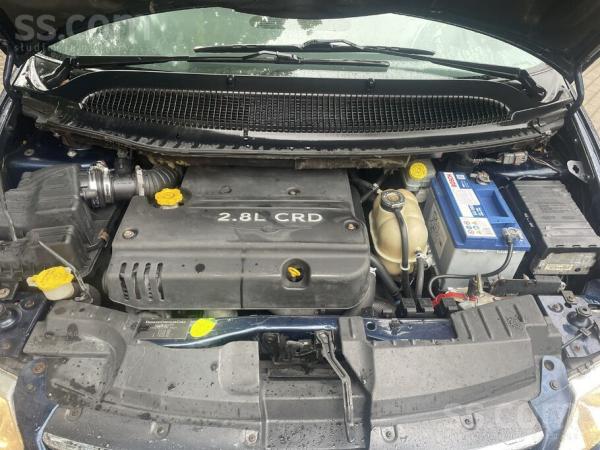Blue Chrysler Voyager 2005 in Riga, with an engine capacity of 2.80 L and mileage of 298 thousand km for 1600 €, photo 11 on AUTOMOTO.COM.LV