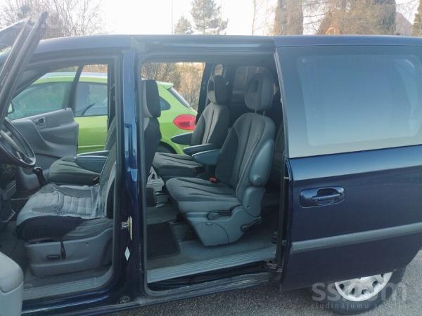 Blue Chrysler Voyager 2006 in Jelgava, with an engine capacity of 2.40 L and mileage of 0 thousand km for 700 €, photo 4 on AUTOMOTO.COM.LV