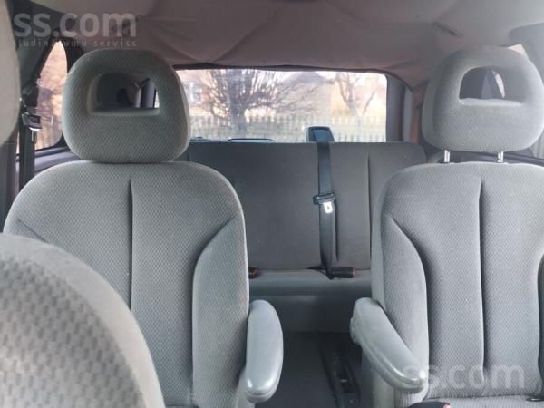 Blue Chrysler Voyager 2006 in Jelgava, with an engine capacity of 2.40 L and mileage of 0 thousand km for 700 €, photo 5 on AUTOMOTO.COM.LV