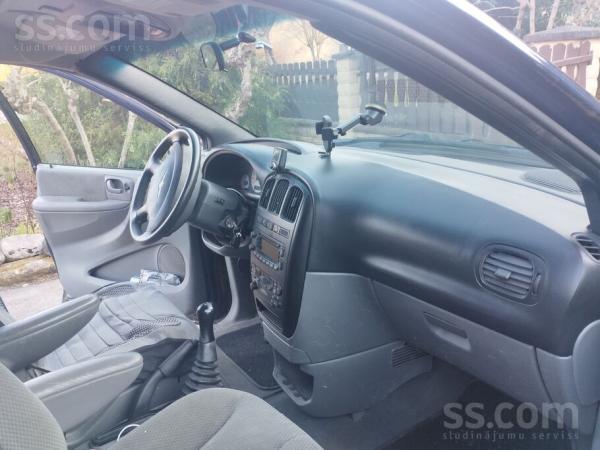 Blue Chrysler Voyager 2006 in Jelgava, with an engine capacity of 2.40 L and mileage of 0 thousand km for 700 €, photo 3 on AUTOMOTO.COM.LV