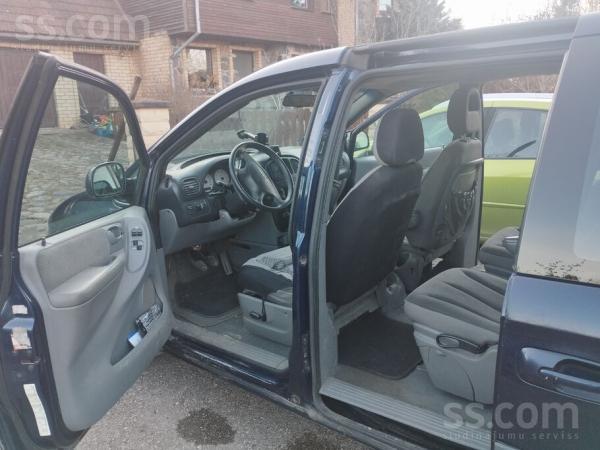 Blue Chrysler Voyager 2006 in Jelgava, with an engine capacity of 2.40 L and mileage of 0 thousand km for 700 €, photo 6 on AUTOMOTO.COM.LV