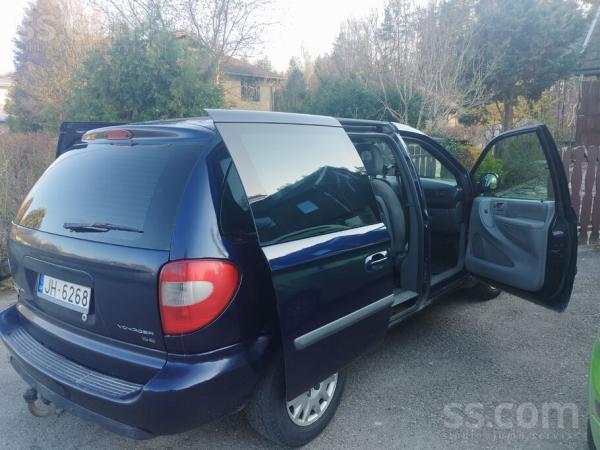 Blue Chrysler Voyager 2006 in Jelgava, with an engine capacity of 2.40 L and mileage of 0 thousand km for 700 €, photo 8 on AUTOMOTO.COM.LV