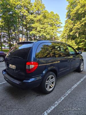 Zils Chrysler Voyager 2001 Tallina, ar dzinēja tilpumu 2.50 L un nobraukumu 337 tūkst. km par 2000 €, foto  vietnē AUTOMOTO.COM.LV