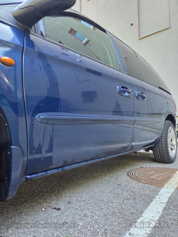 Blue Chrysler Voyager 2001 in Tallinn, with an engine capacity of 2.50 L and mileage of 337 thousand km for 2000 €, photo 6 on AUTOMOTO.COM.LV