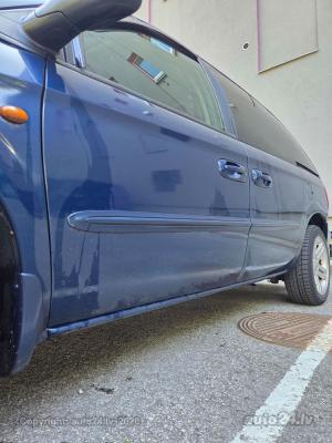 Zils Chrysler Voyager 2001 Tallina, ar dzinēja tilpumu 2.50 L un nobraukumu 337 tūkst. km par 2000 €, foto 7 vietnē AUTOMOTO.COM.LV