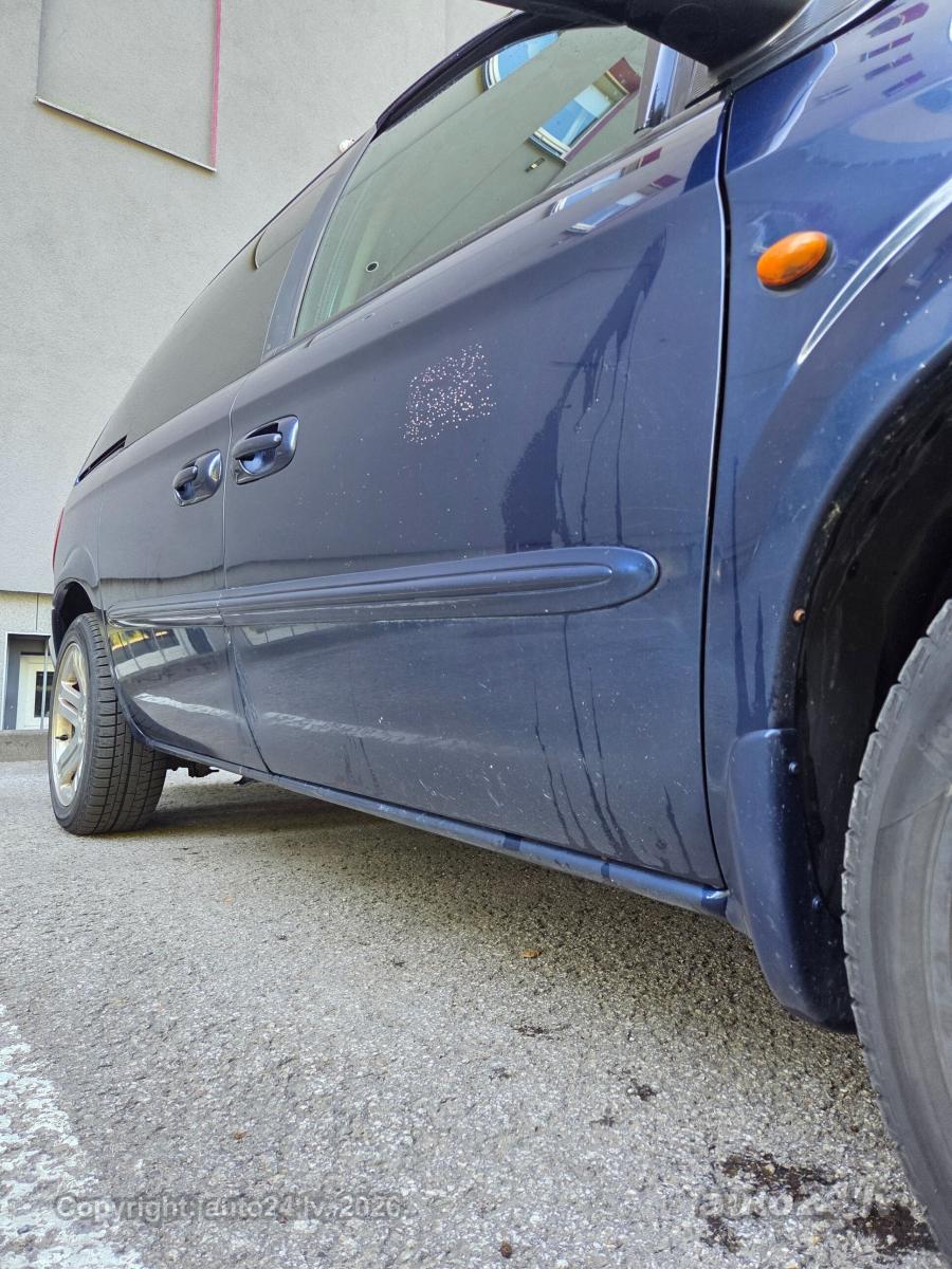 Zils Chrysler Voyager 2001 Tallina, ar dzinēja tilpumu 2.50 L un nobraukumu 337 tūkst. km par 2000 €, foto 8 vietnē AUTOMOTO.COM.LV