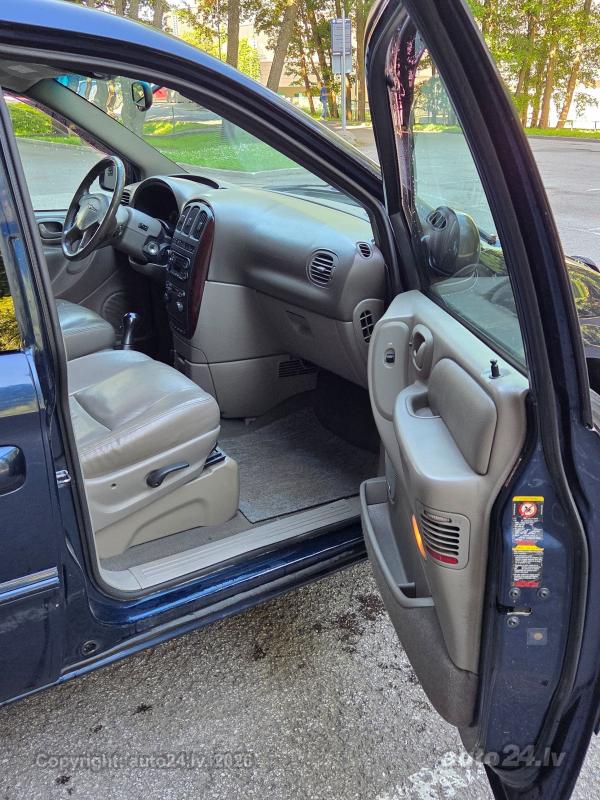 Blue Chrysler Voyager 2001 in Tallinn, with an engine capacity of 2.50 L and mileage of 337 thousand km for 2000 €, photo 8 on AUTOMOTO.COM.LV
