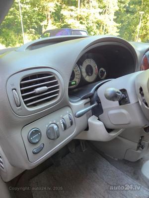 Zils Chrysler Voyager 2001 Tallina, ar dzinēja tilpumu 2.50 L un nobraukumu 337 tūkst. km par 2000 €, foto 11 vietnē AUTOMOTO.COM.LV