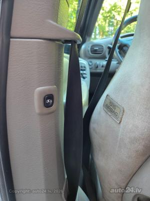 Zils Chrysler Voyager 2001 Tallina, ar dzinēja tilpumu 2.50 L un nobraukumu 337 tūkst. km par 2000 €, foto 13 vietnē AUTOMOTO.COM.LV