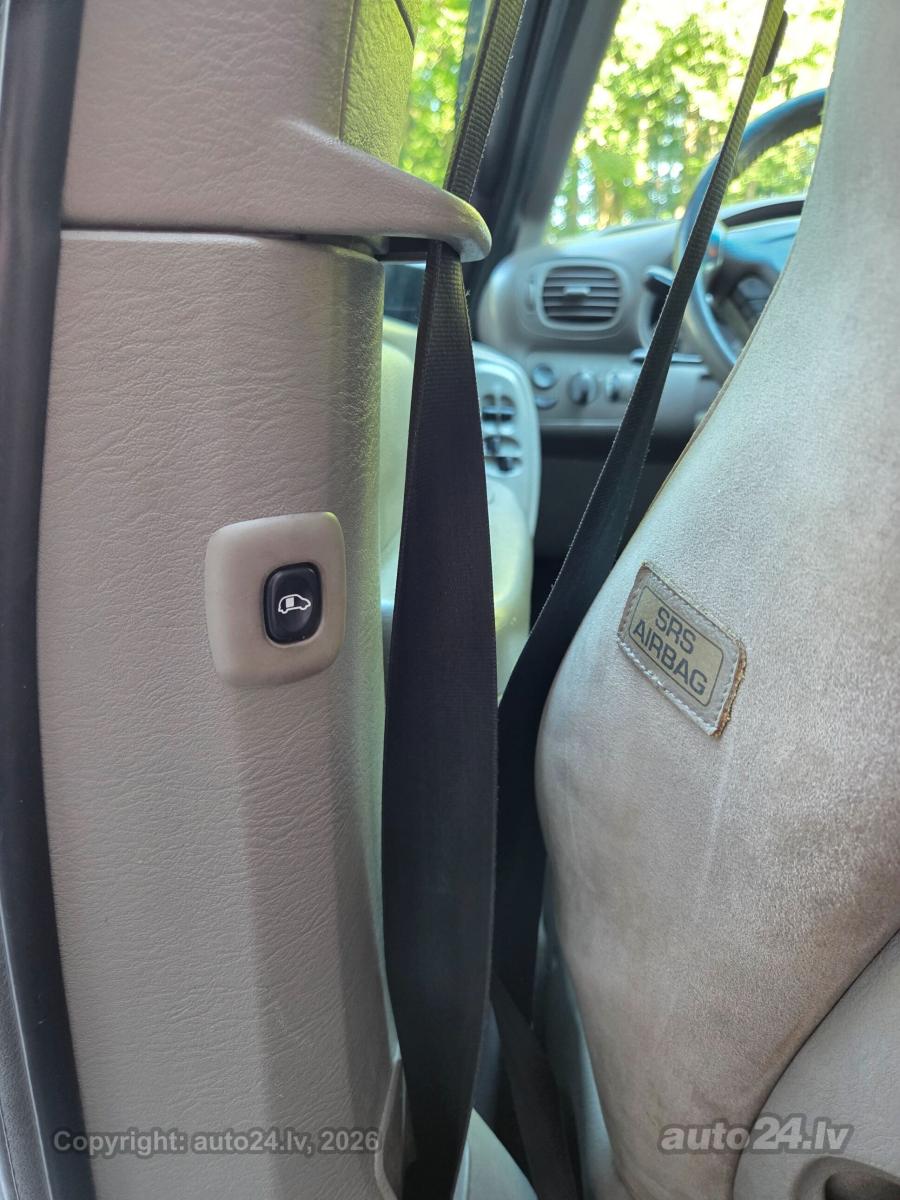 Zils Chrysler Voyager 2001 Tallina, ar dzinēja tilpumu 2.50 L un nobraukumu 337 tūkst. km par 2000 €, foto 13 vietnē AUTOMOTO.COM.LV