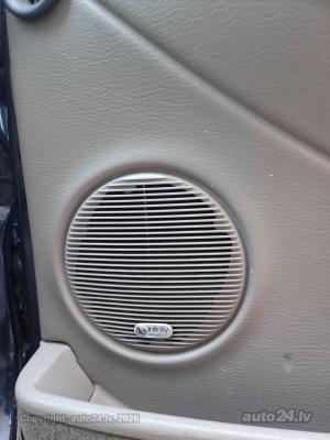 Zils Chrysler Voyager 2001 Tallina, ar dzinēja tilpumu 2.50 L un nobraukumu 337 tūkst. km par 2000 €, foto 14 vietnē AUTOMOTO.COM.LV