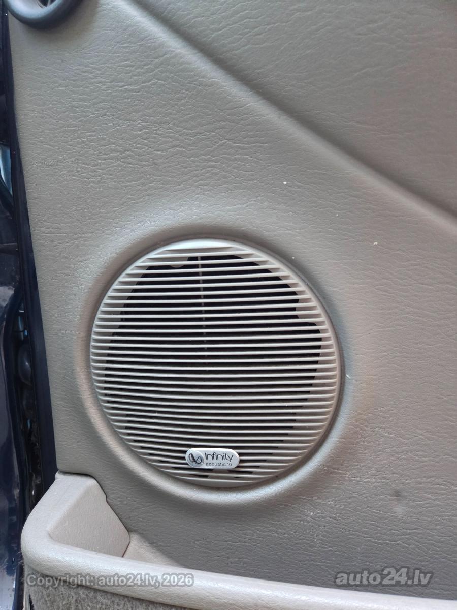 Zils Chrysler Voyager 2001 Tallina, ar dzinēja tilpumu 2.50 L un nobraukumu 337 tūkst. km par 2000 €, foto 14 vietnē AUTOMOTO.COM.LV