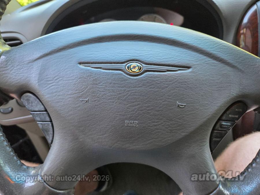 Zils Chrysler Voyager 2001 Tallina, ar dzinēja tilpumu 2.50 L un nobraukumu 337 tūkst. km par 2000 €, foto 15 vietnē AUTOMOTO.COM.LV