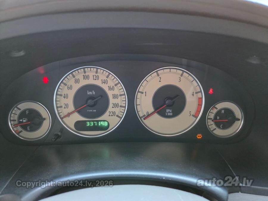 Zils Chrysler Voyager 2001 Tallina, ar dzinēja tilpumu 2.50 L un nobraukumu 337 tūkst. km par 2000 €, foto 19 vietnē AUTOMOTO.COM.LV