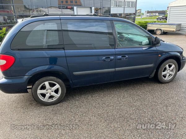 Zils Chrysler Voyager 2005 Tallina, ar dzinēja tilpumu 2.80 L un nobraukumu 230 tūkst. km par 999 €, foto 4 vietnē AUTOMOTO.COM.LV