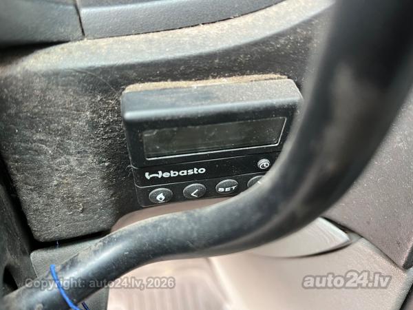 Zils Chrysler Voyager 2005 Tallina, ar dzinēja tilpumu 2.80 L un nobraukumu 230 tūkst. km par 999 €, foto 8 vietnē AUTOMOTO.COM.LV