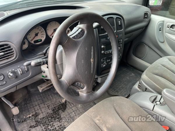 Zils Chrysler Voyager 2005 Tallina, ar dzinēja tilpumu 2.80 L un nobraukumu 230 tūkst. km par 999 €, foto 10 vietnē AUTOMOTO.COM.LV