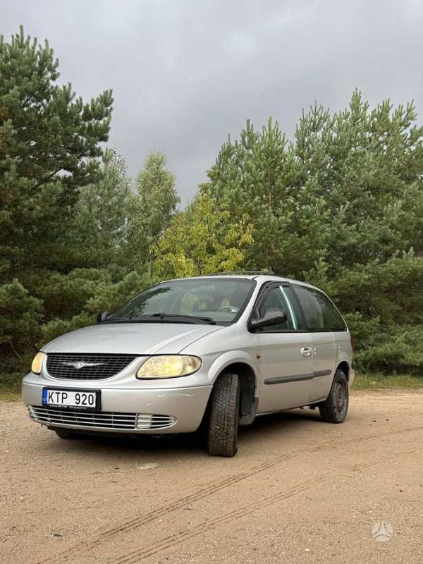 Chrysler Voyager 2001 Viļņa vietnē Brūns Chrysler Voyager 2001 Viļņa, ar dzinēja tilpumu 2.50 L un nobraukumu 450 tūkst. km par 1100 €, foto 1 vietnē AUTOMOTO.COM.LV