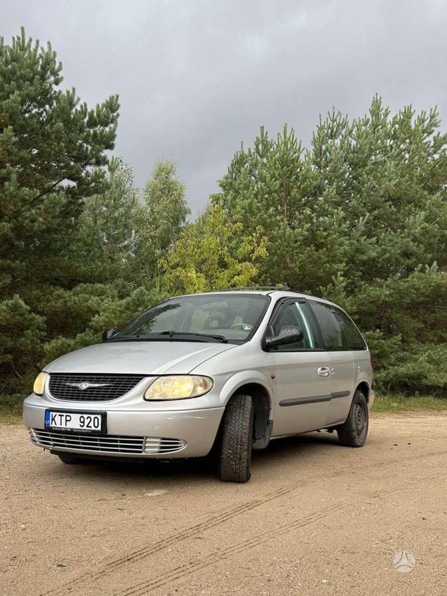 Brūns Chrysler Voyager 2001 Viļņa, ar dzinēja tilpumu 2.50 L un nobraukumu 450 tūkst. km par 1100 €, foto 1 vietnē AUTOMOTO.COM.LV