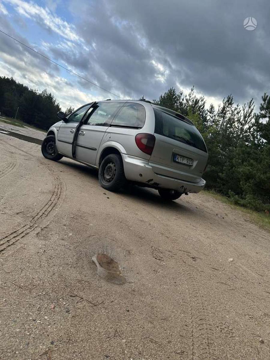 Brūns Chrysler Voyager 2001 Viļņa, ar dzinēja tilpumu 2.50 L un nobraukumu 450 tūkst. km par 1100 €, foto 4 vietnē AUTOMOTO.COM.LV