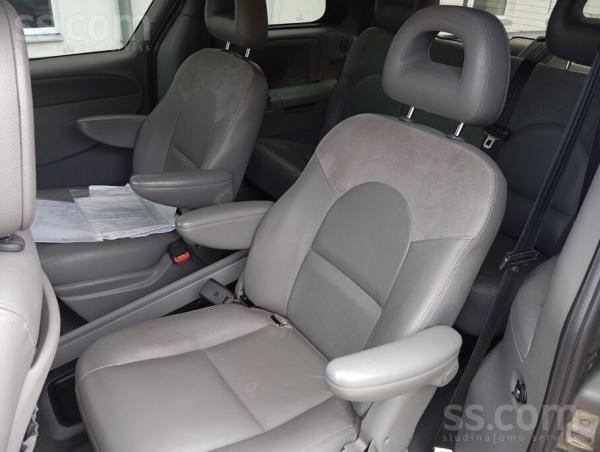 Brūns Chrysler Voyager 2006 Rīga, ar dzinēja tilpumu 2.80 L un nobraukumu 198 tūkst. km par 1995 €, foto 9 vietnē AUTOMOTO.COM.LV